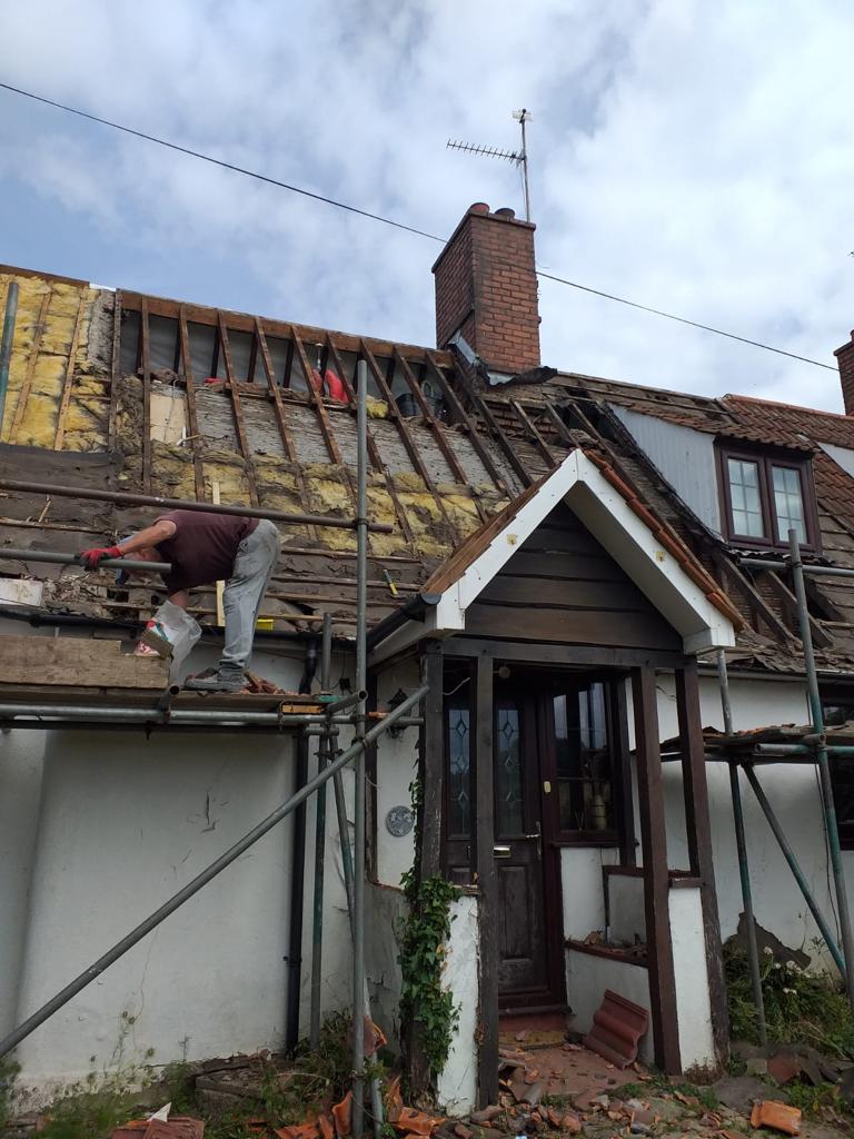 New Tiled Roof | Tiled Roof Repairs – DPW Roofing Newport South Wales